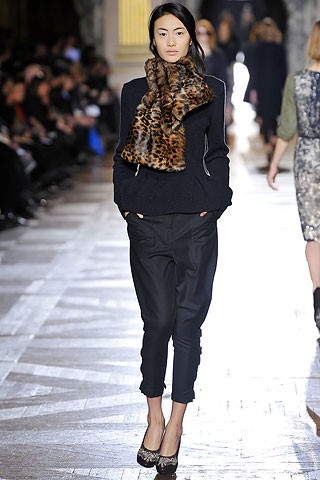 Dries van noten ファーマフラー : The backroom of the 13th floor Dries van noten ファーマフラー : The backroom of the 13th floor