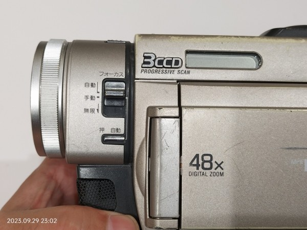 1998/平成10/SONY/DCR-TRV900/Handycam/小型ボディに3CCDを搭載 1998/平成10/SONY/DCR-TRV900/Handycam/小型ボディに3CCDを搭載