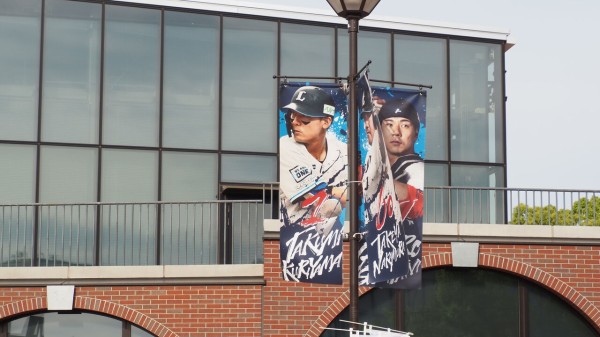 埼玉西武ライオンズのアイドル商法デーで松井稼頭央監督とチェキ 埼玉西武ライオンズのアイドル商法デーで松井稼頭央監督とチェキ